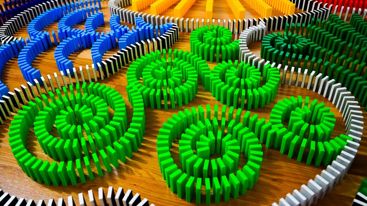 The Most *Hypnotizing* Domino Art - YouTube