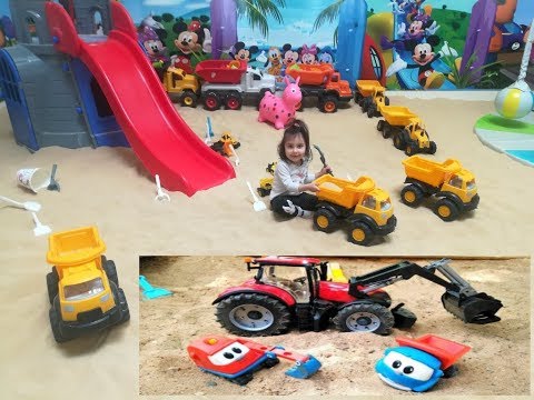 Kum parkına oynamaya geldik Eflin Nur came to play in the sand park.