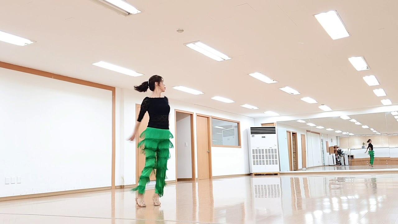 Front Row Seat - Line Dance - YouTube