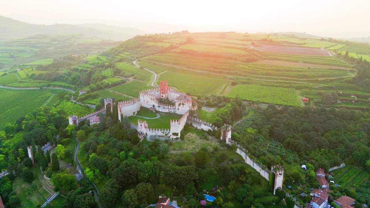 Sentieri del Soave - i 10 capitelli - YouTube