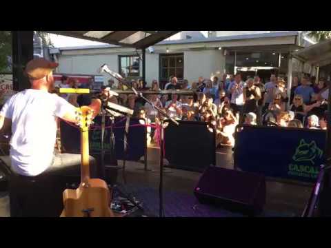 Rhys Crimmin - A bit of Seven Nation Army on the Didge! - YouTube