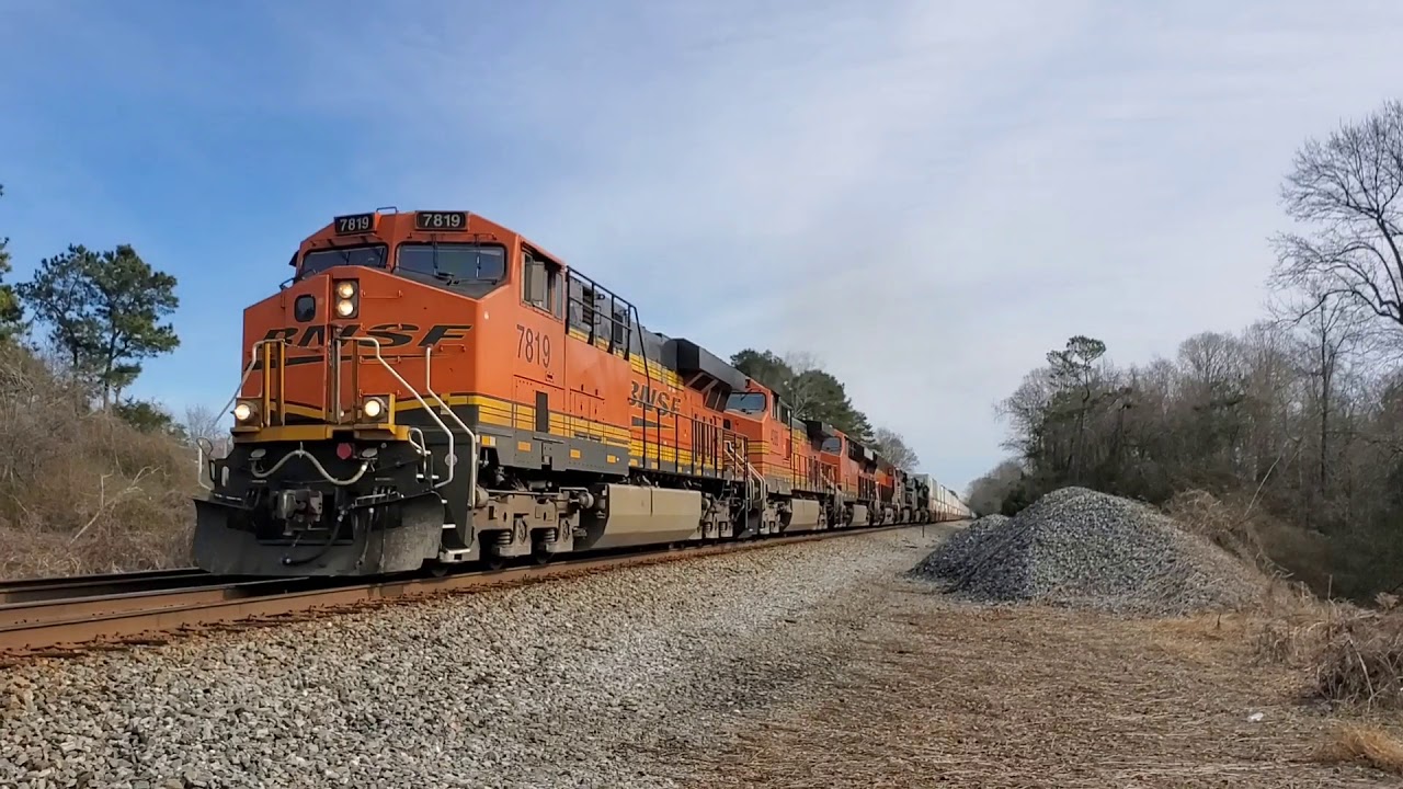 NS 265 with BNSF 7819 leading! - YouTube