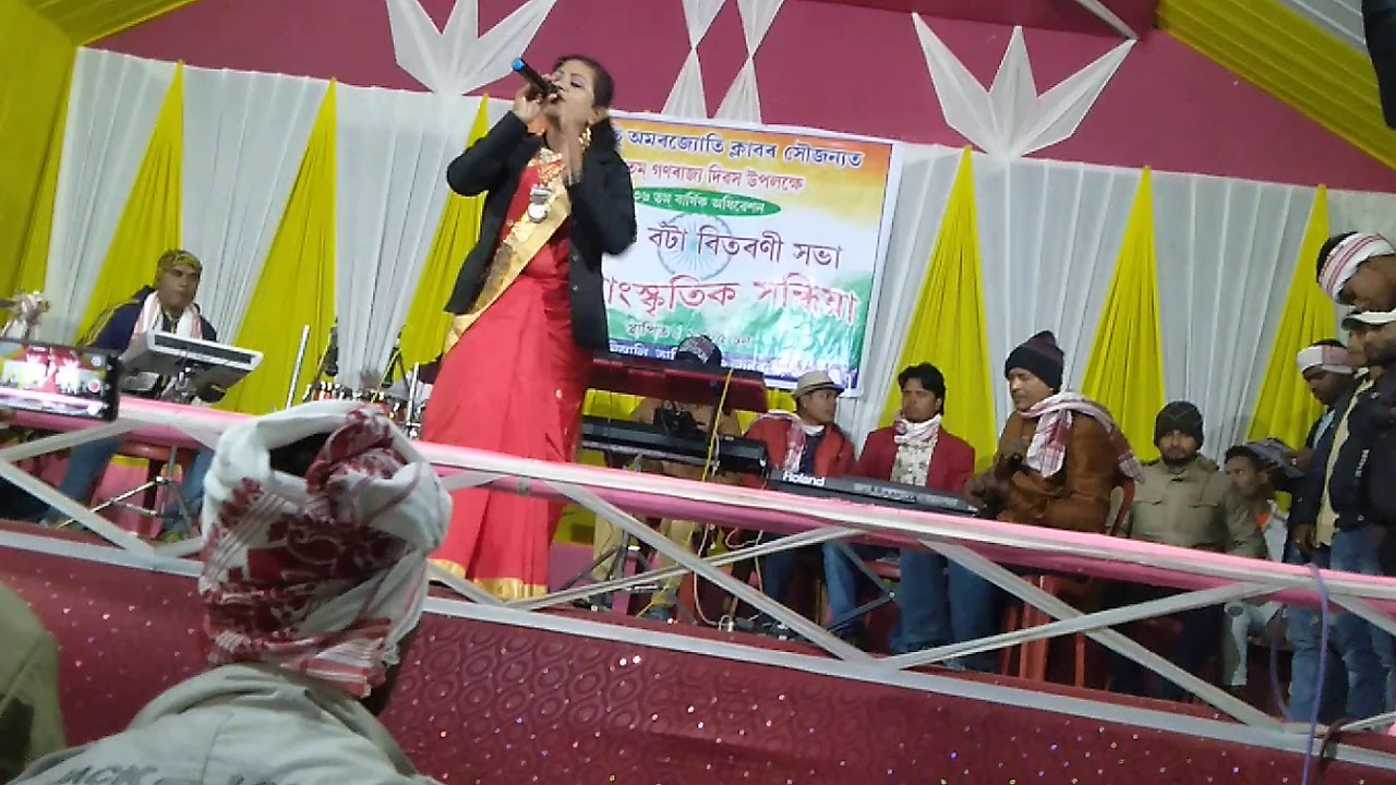 Singer Anisa laoo - YouTube
