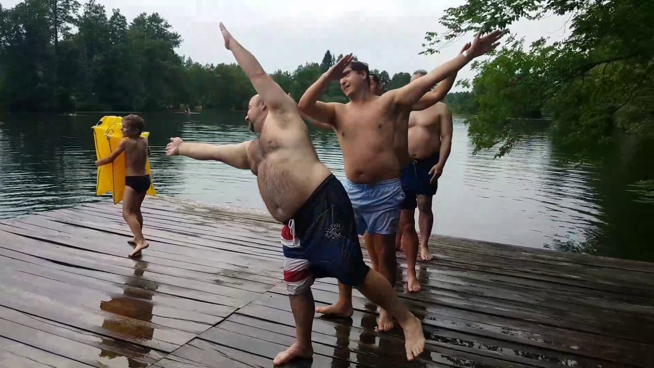 Synchronized Water Jumping 1..😂😂😂 - YouTube