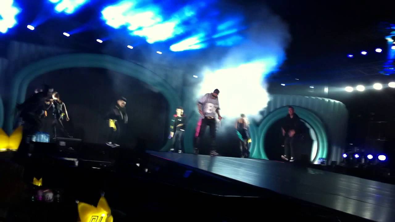 Big Bang Alive Galaxy Tour 2012 In HK 09/12 (2) - YouTube