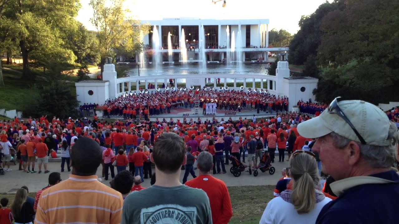 Clemson Tiger Band and Alumni Band at 90 Minutes Before Kickoff - YouTube