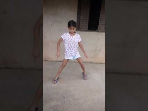 Taty dançando funk