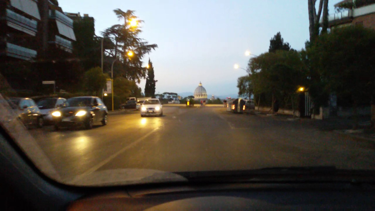 La prospettiva magica di via Nicolò Piccolomini - YouTube