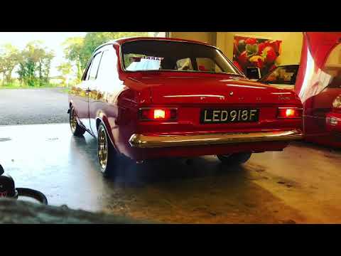 Mk1 escort Garage Burnout. 2.1 Harris pinto on 48s 220bhp - YouTube