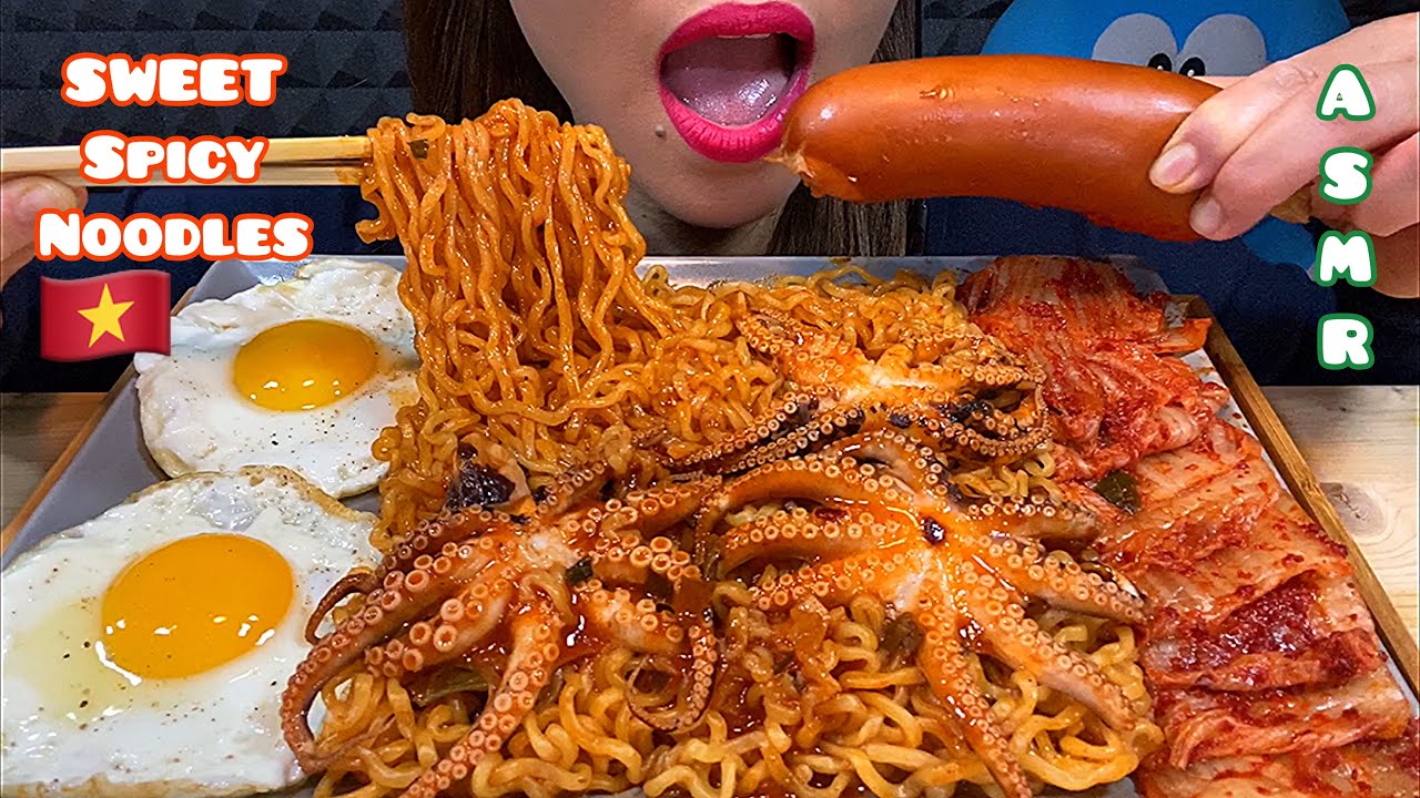 EATING SWEET & SPICY NOODLES *PALDO BULNAK* + SAUSAGE + OCTOPUS + EGG ...