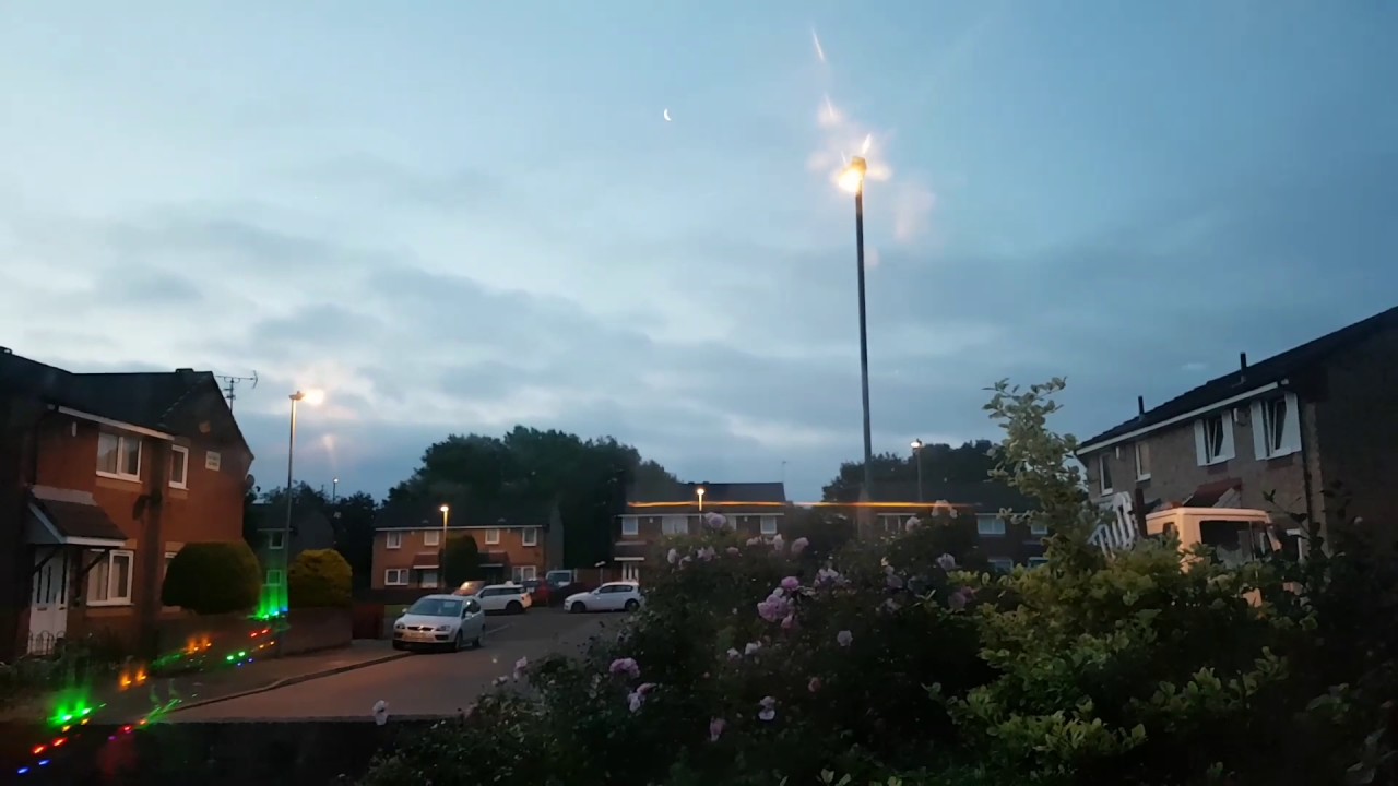 UK streetlights turning off @ 4:42 AM - YouTube