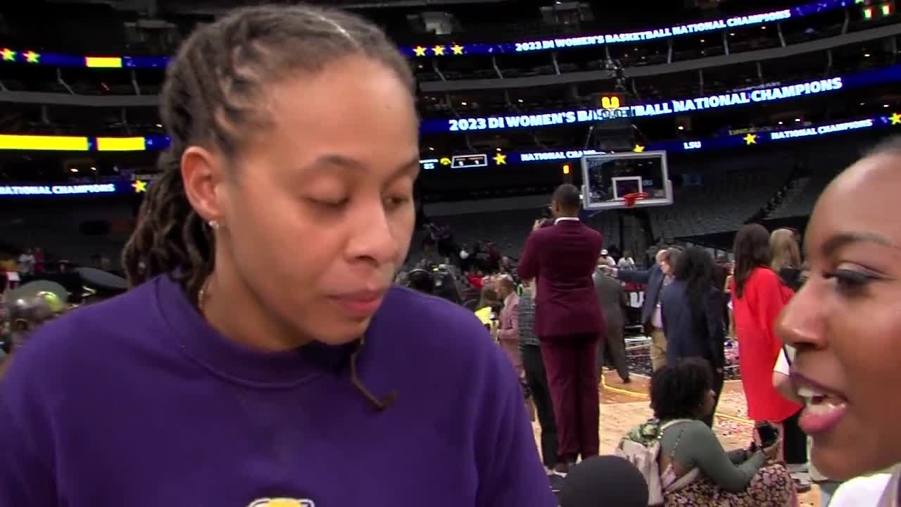 LSU beats Iowa to hoist first-ever National Championship - YouTube