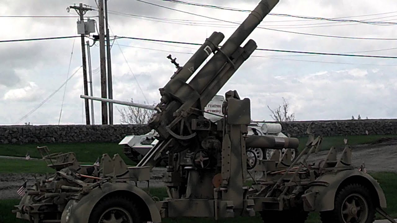 T-34-85 Firing the Main Cannon - YouTube