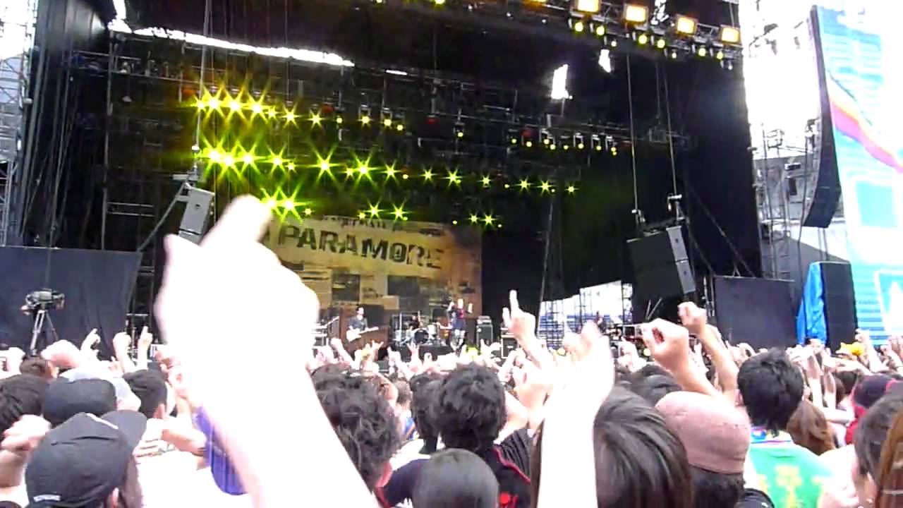 paramore summer sonic - misery business - YouTube