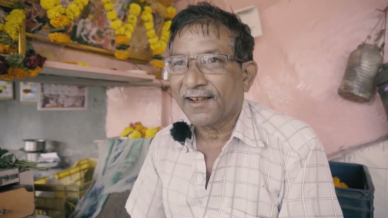 Phool Wala Business 100 Saal Se - YouTube