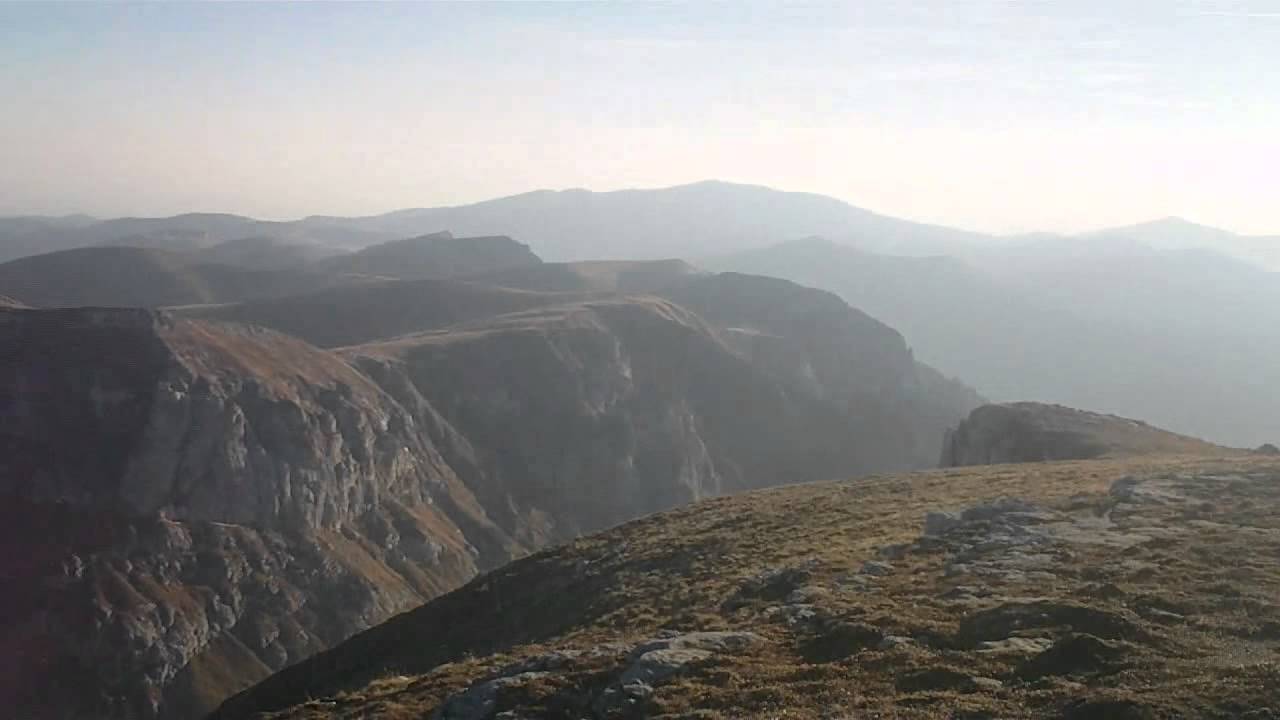 Muntii Bucegi:Varful Bucsoiu-Brana Caprelor-Refugiul Tiganesti - YouTube
