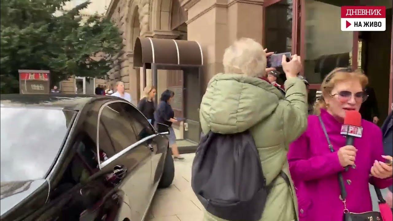 Мария Габриел не говори пред журналистите преди да върне мандата изпълнен Youtube