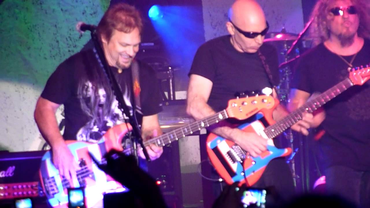 Chickenfoot -Sexy Little Thing - YouTube
