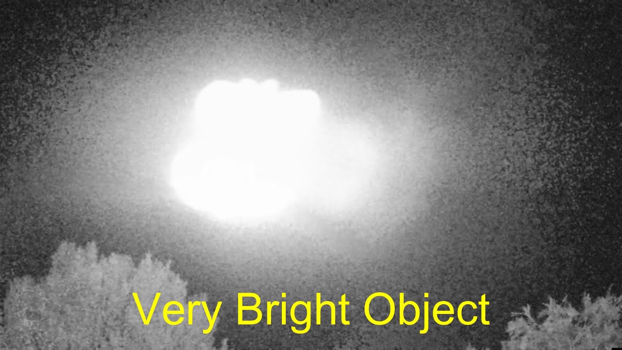 UAP - 08/11/2023 - Bright object moves at high speed through sky in ...