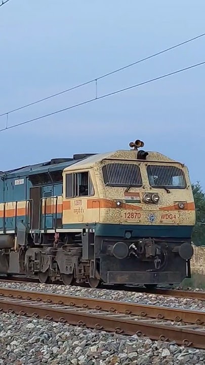 Pune WDG4 Twins 12489 Bikaner - Dadar Western SF Express via Samdari, Bhildi. - YouTube