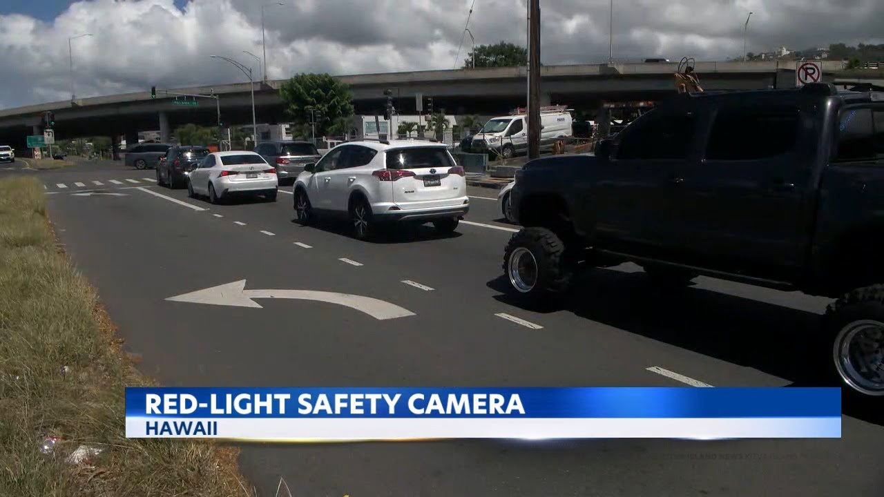 Red-light safety camera at Pali Highway and School Street issuing ...