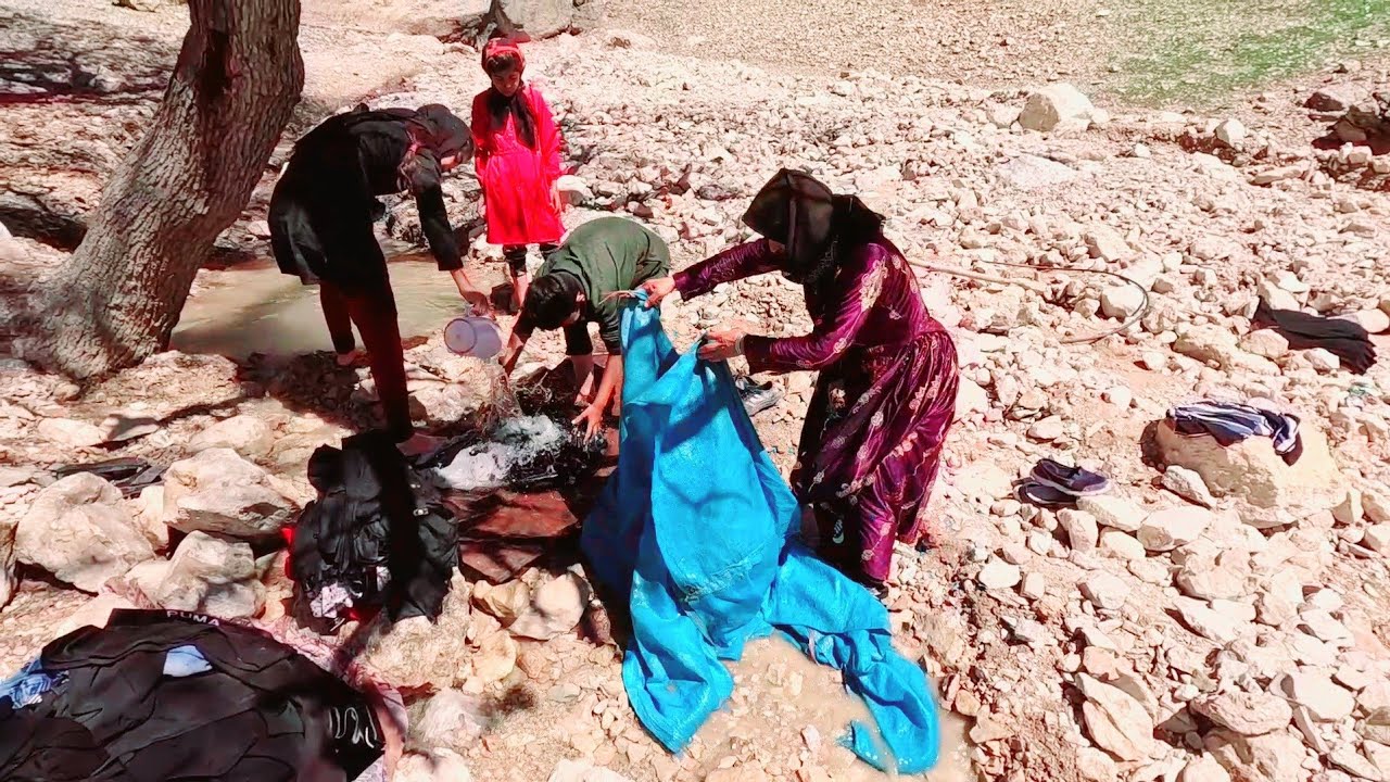 Nomadic Lifestyle: Buying wire for the garden and washing clothes - YouTube