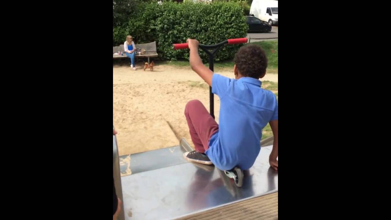 Kid fails on slide - YouTube