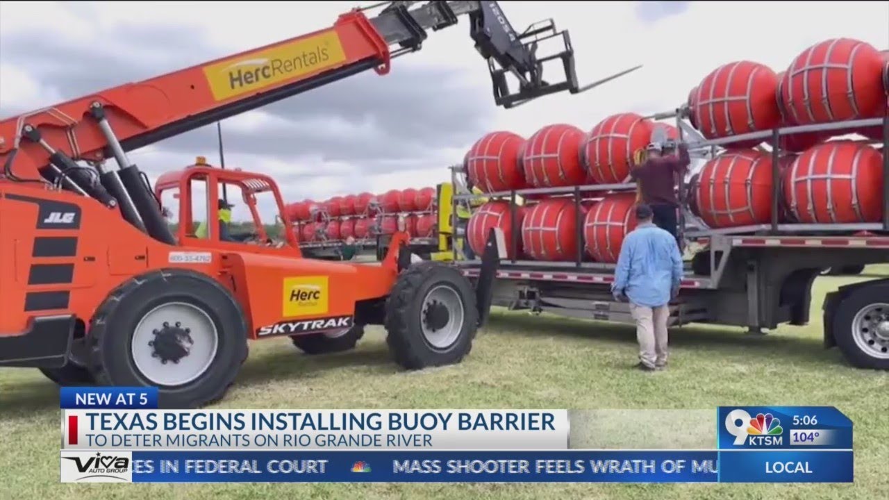 Texas begins installing bouy barrier - YouTube