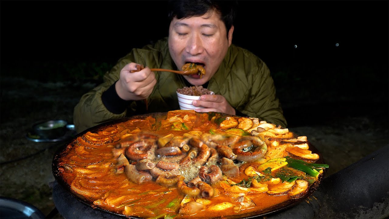 잘 구운 소곱창에 야채 그득 넣고 끓인 소 곱창 전골! (Korean Beef Tripe Hot Pot) 요리&먹방 ...