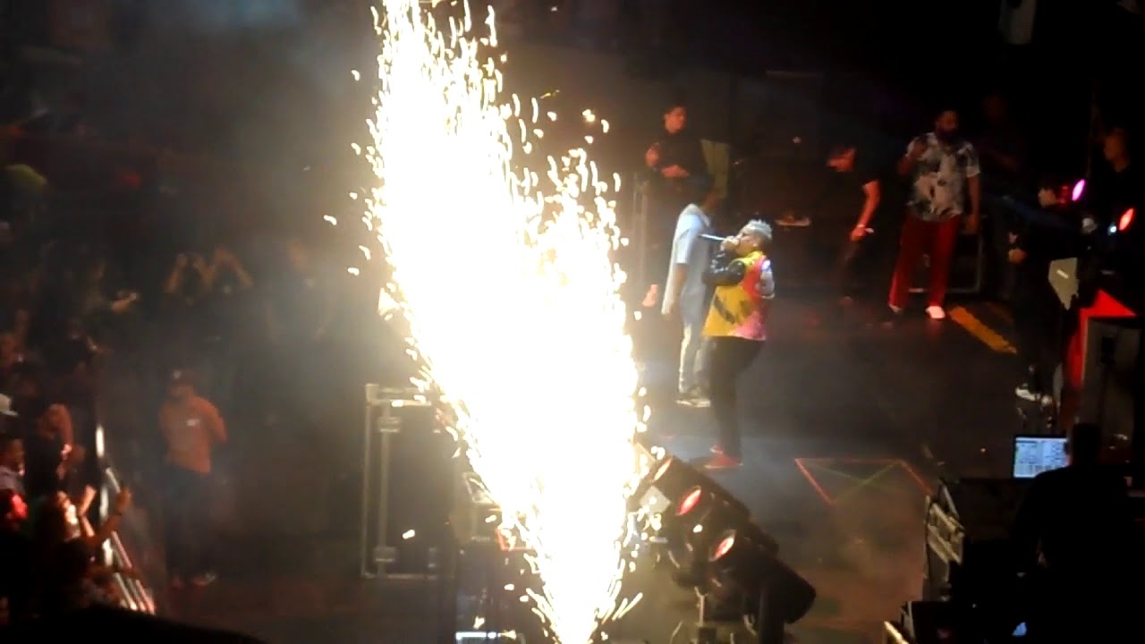 Plan B - apreta en la disco (en vivo, los duos mas duros, 2018) - YouTube