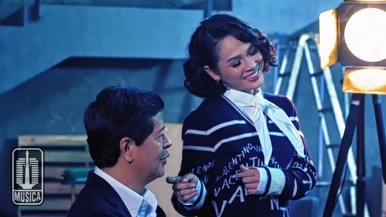 Candra Darusman feat Andien - Pengungkapan Hatimu (Official Music Video ...