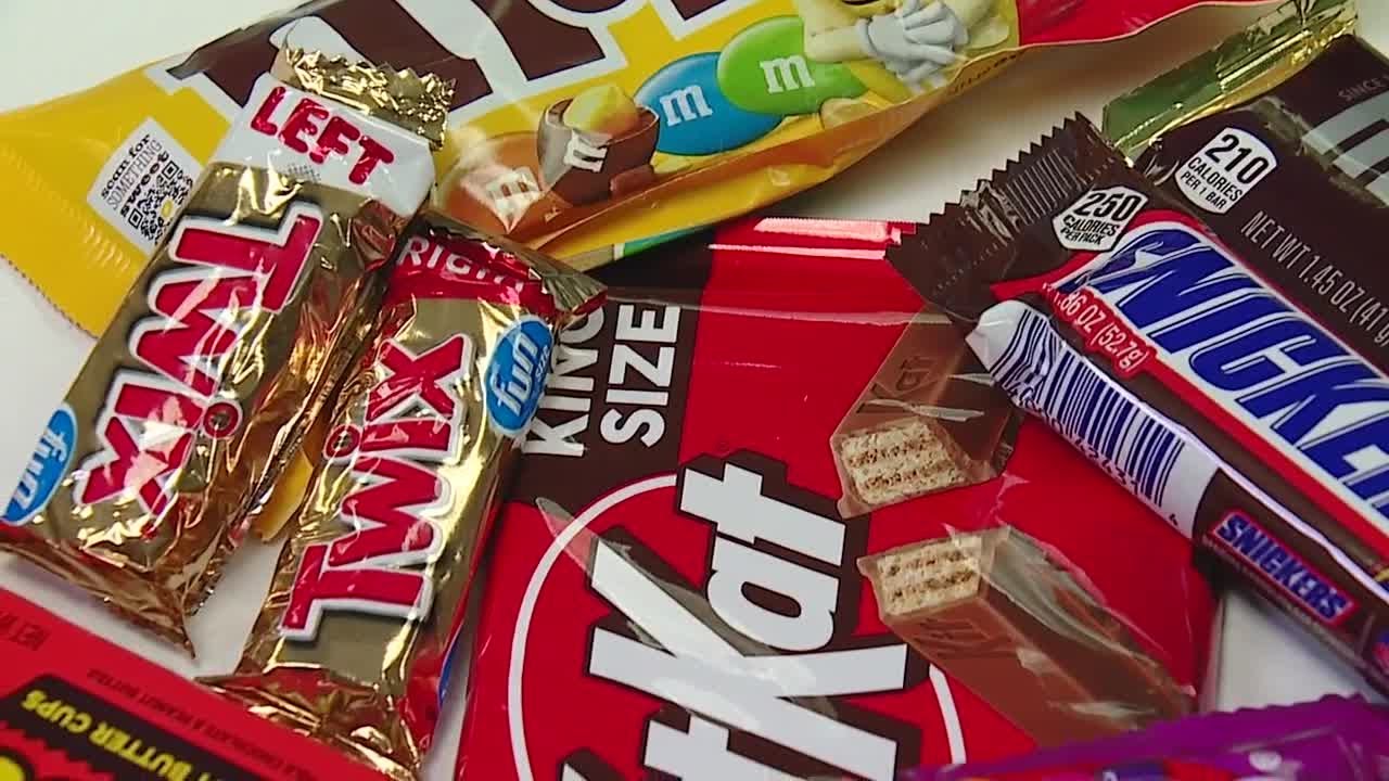 Metro Detroiters pick their favorite candy ahead of Halloween - YouTube
