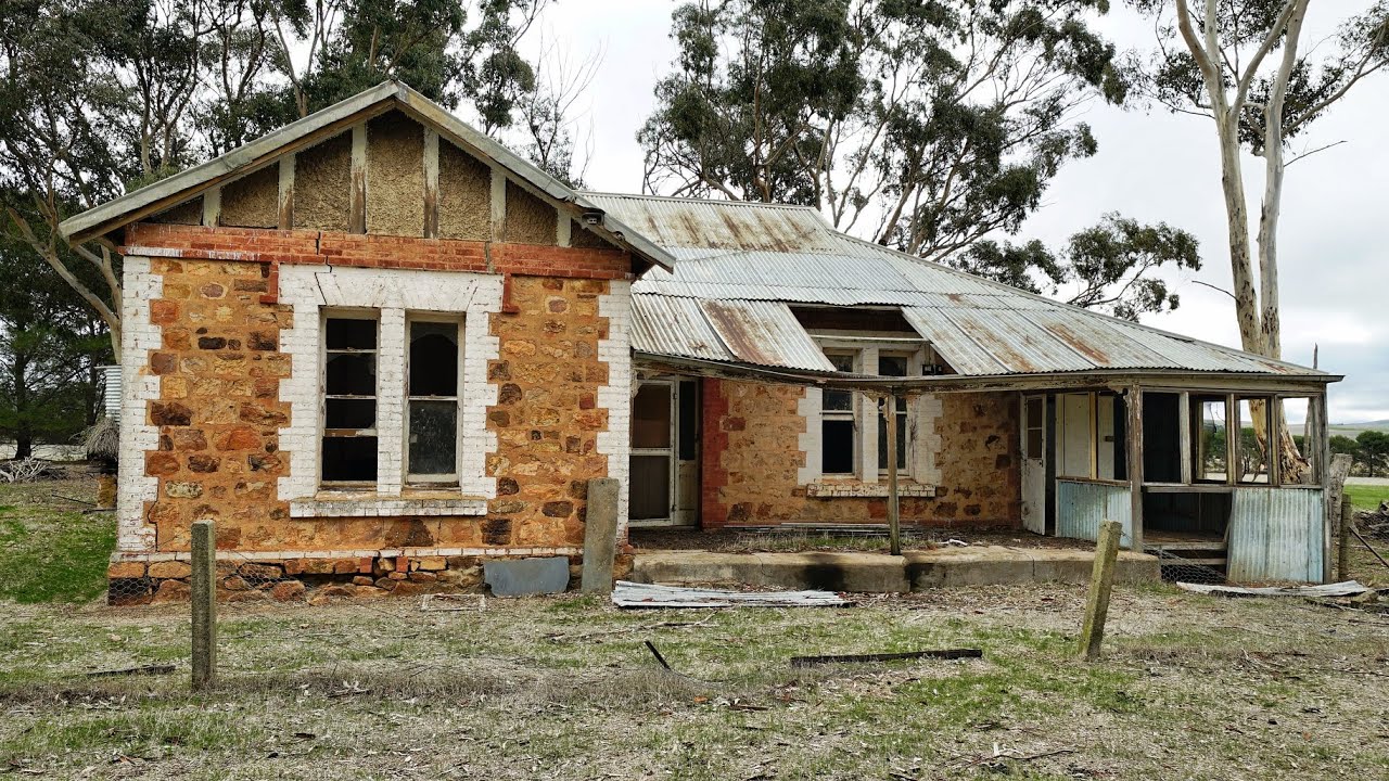 Edwardian Farm house once a thriving sheep farm now deserted/Lots of ...