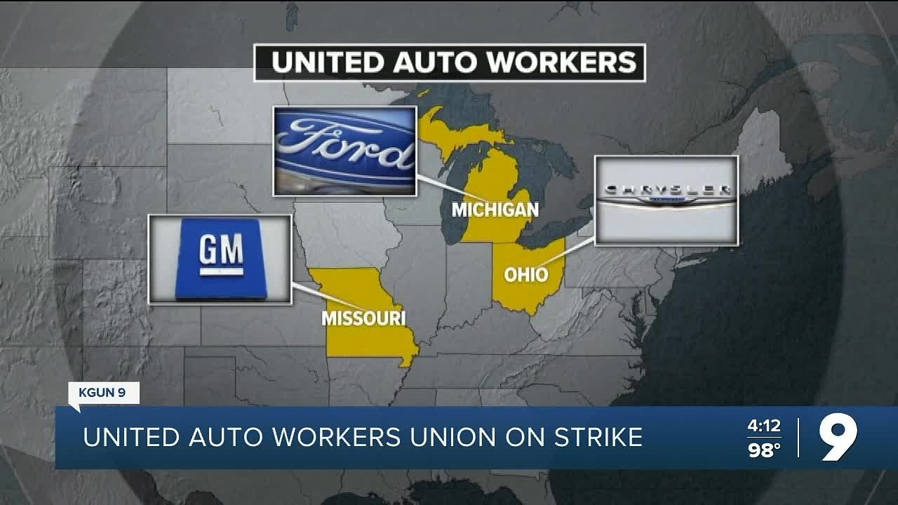 Thousands of United Auto Workers walk off the job - YouTube