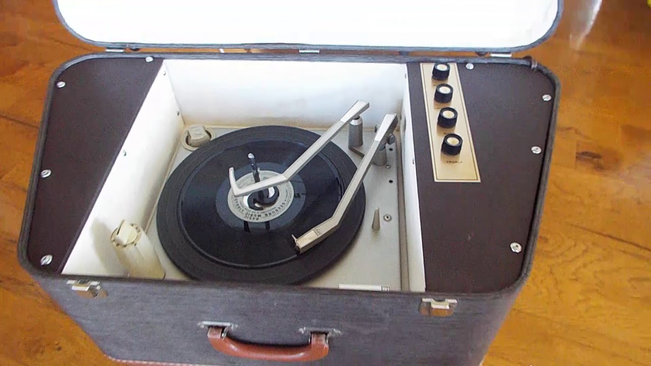 Magnavox STEREO record player TRANSISTORIZED playing a 16 RPM record ...