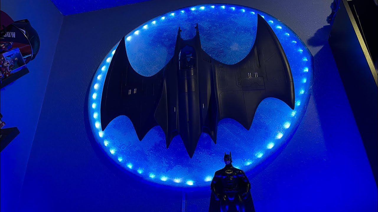 Moon Display for GIANT Batwing - YouTube