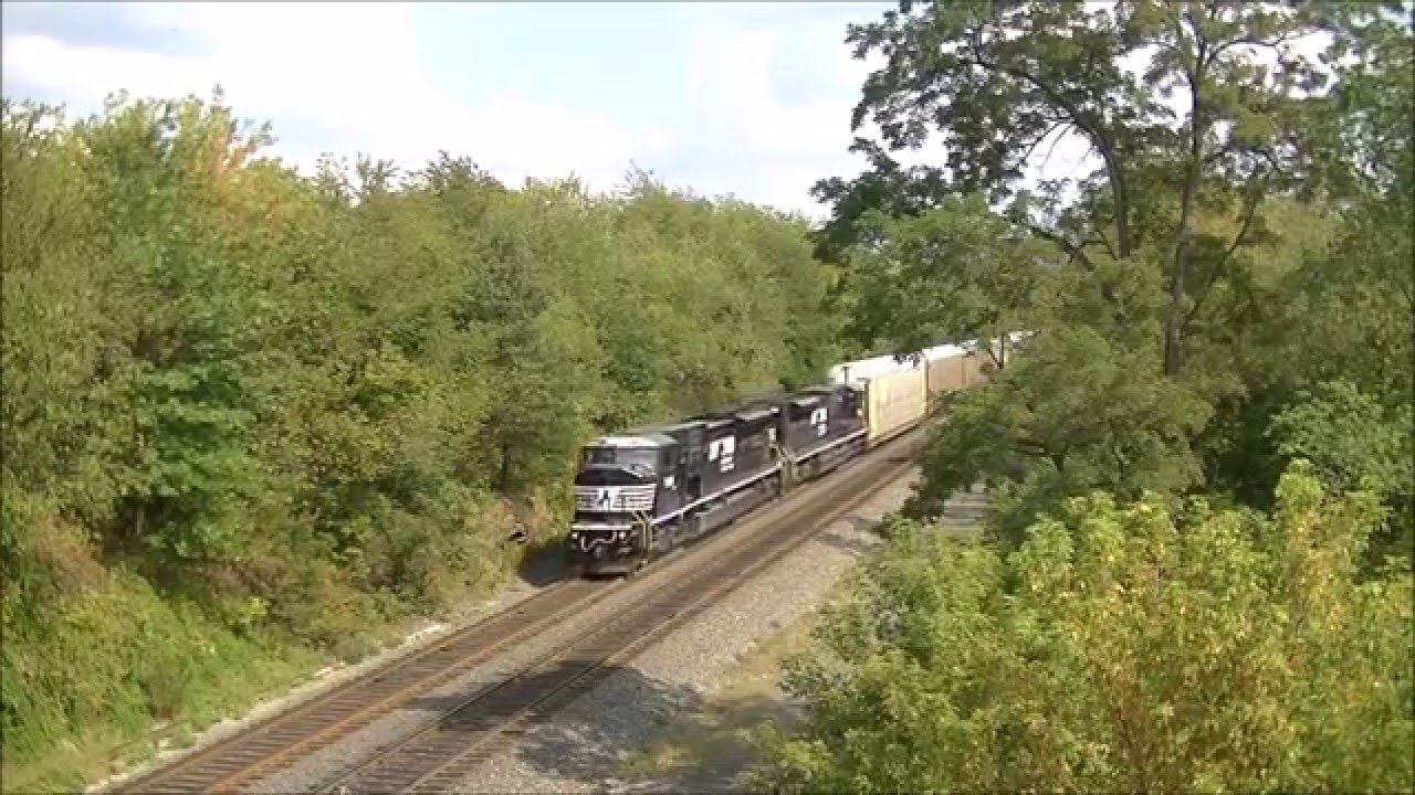 SD80MAC Duo Powers 27N - YouTube