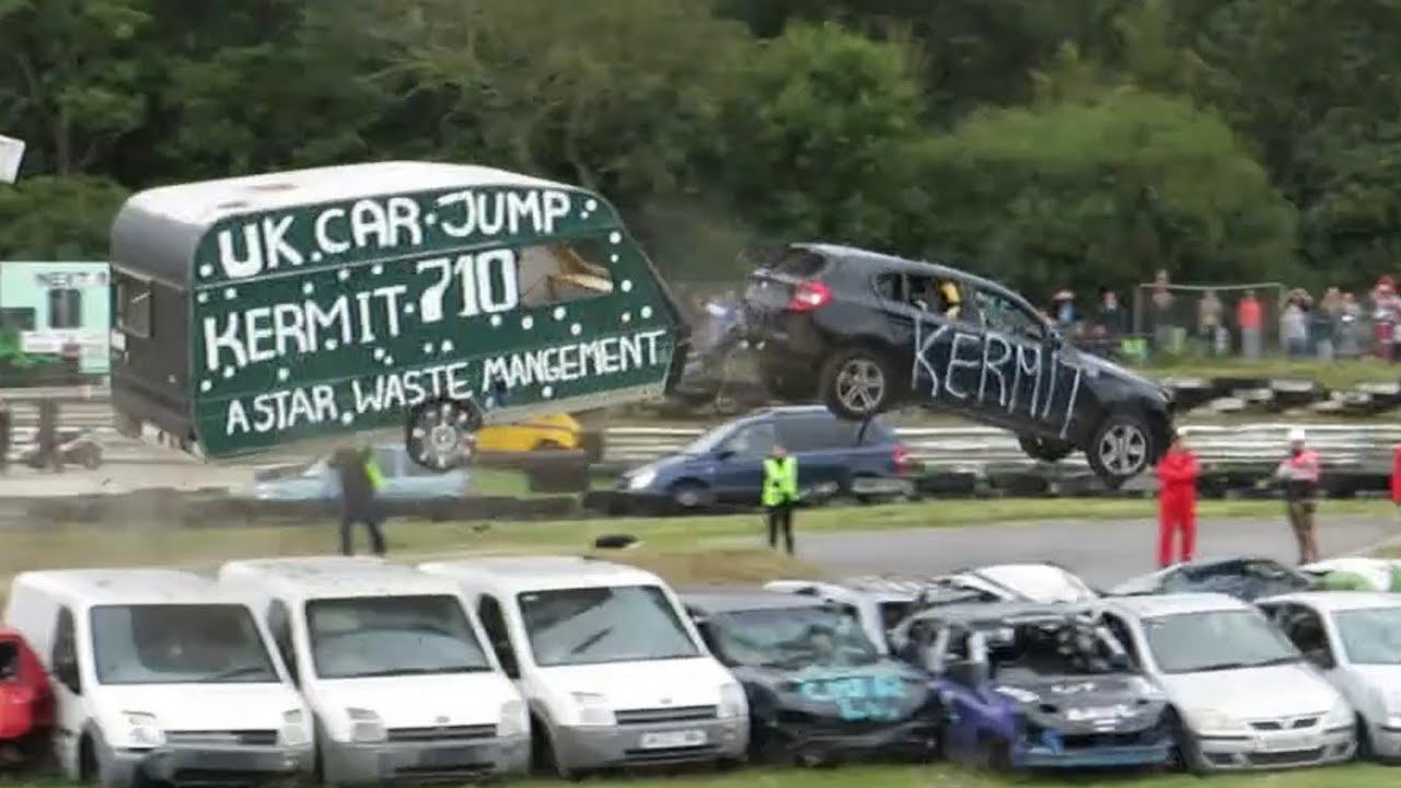Angmering oval raceway car jump 30th August 2021 - YouTube