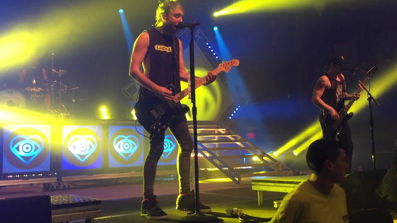 Dear Maria, Count Me In-All Time Low (Live in Clive, Iowa 11/4/15 ...
