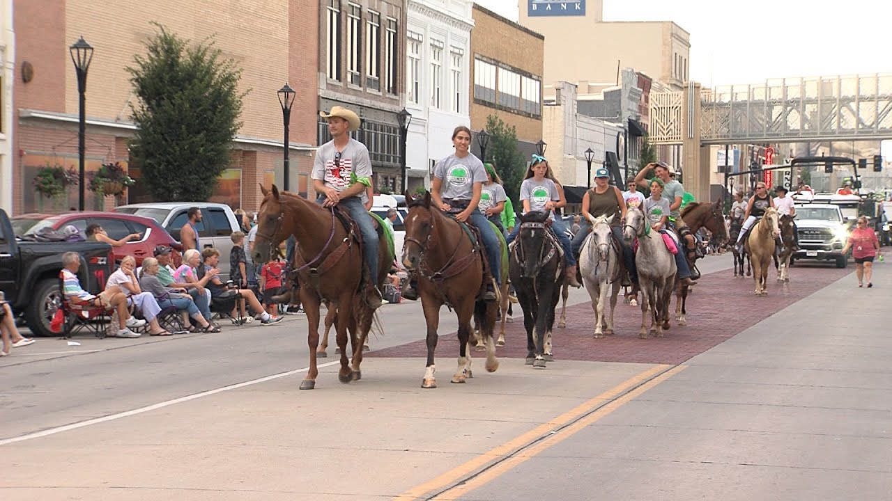 Tri-Rivers Fair Parade 23 - YouTube