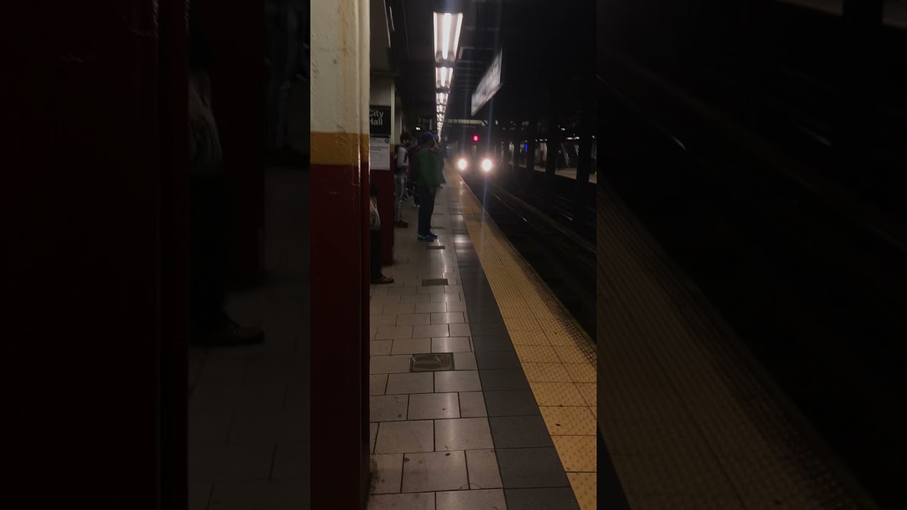 Bronx bound R142 5 with new LED sign on 7021 at Brooklyn Bridge (to ...