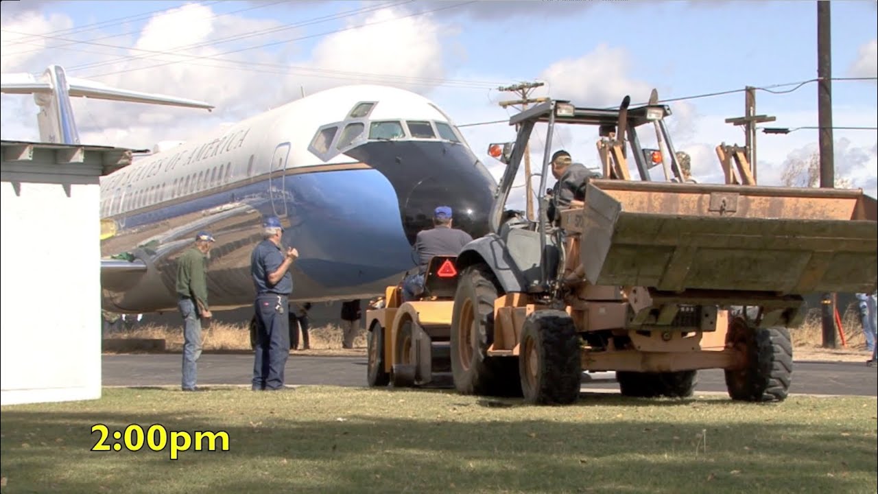 Castle "Air Force One" — Movement From Ramp To Museum - YouTube