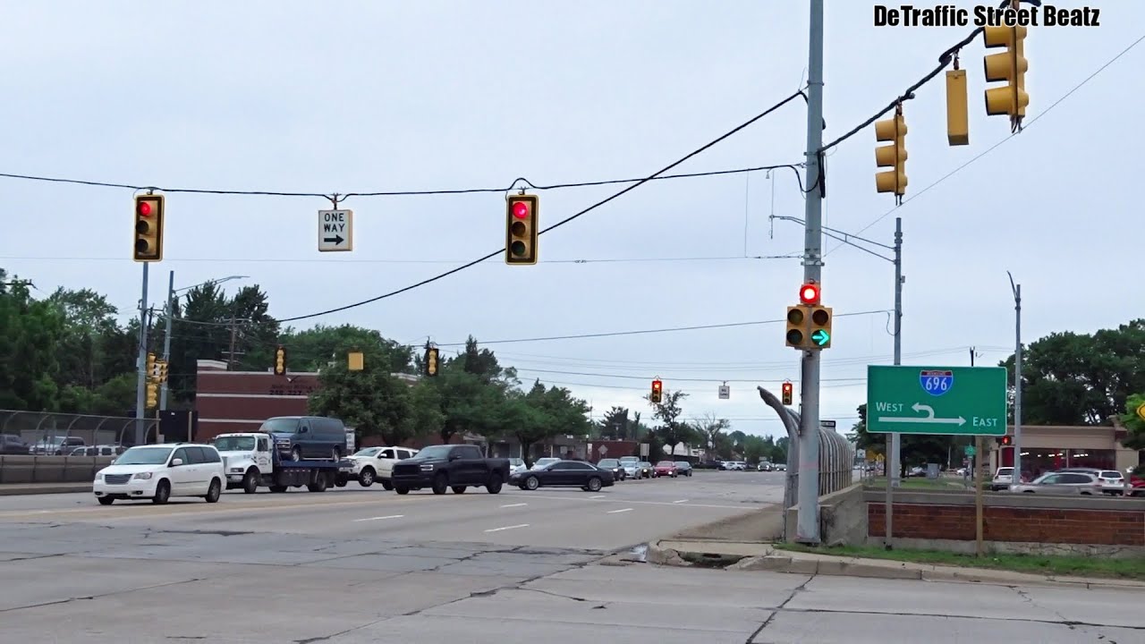 Dog House Traffic Light Durasig Signals | 11 Mile & Southfield - YouTube