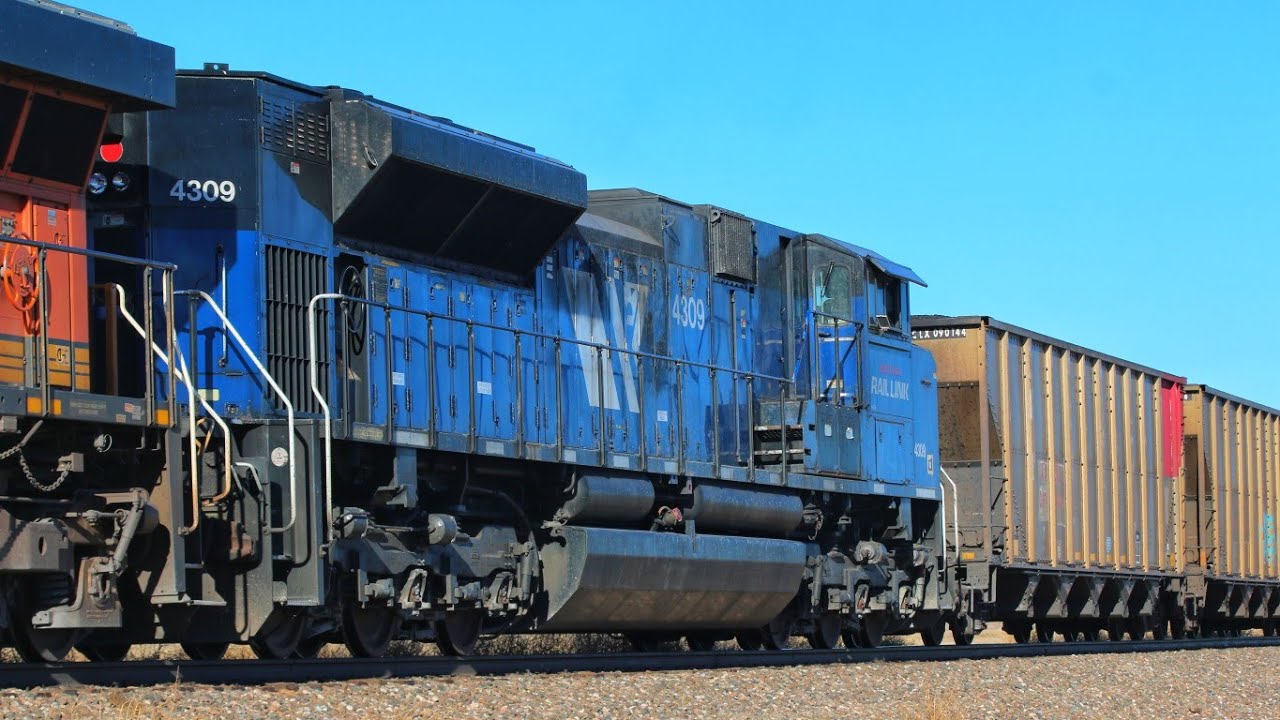 Windy Sunday afternoon railfanning with MRL 4309 and BNSF SD70MAC on ...