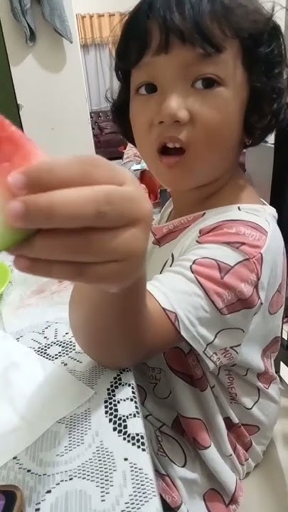 Makan semangka bareng ka Audrey - YouTube