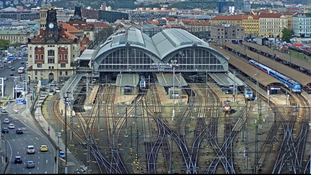 Staniční hlášení Praha Hl.n. ( Mimořádnost na trati , srážka s osobou ...