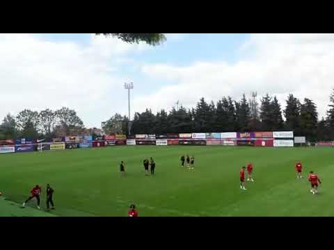 galatasaray antrenmani, sacha boey ve berkan kutlu’nun “hi” diyerek gelisi ..