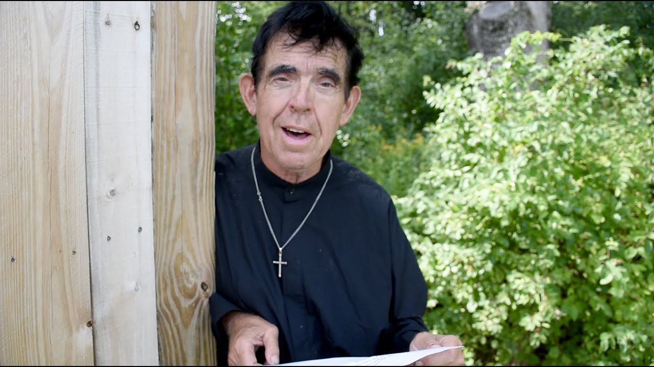 Belfast's Elvis sings Danny Boy to Remember Elvis Presley - YouTube