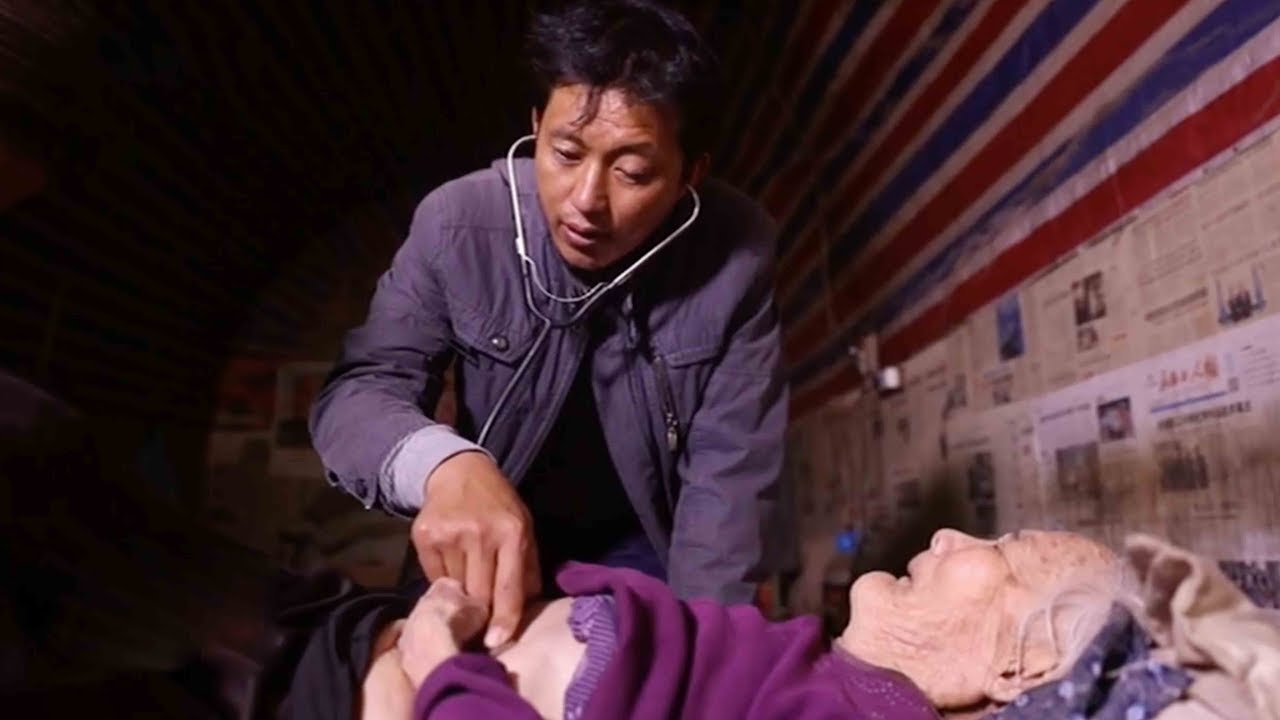 A young doctor spent years in villages to save lives of the poor - YouTube