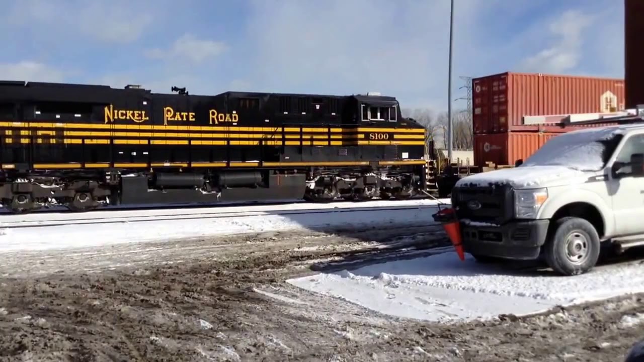 NKPNS 8100 leaves Colehour yard on 23M - YouTube